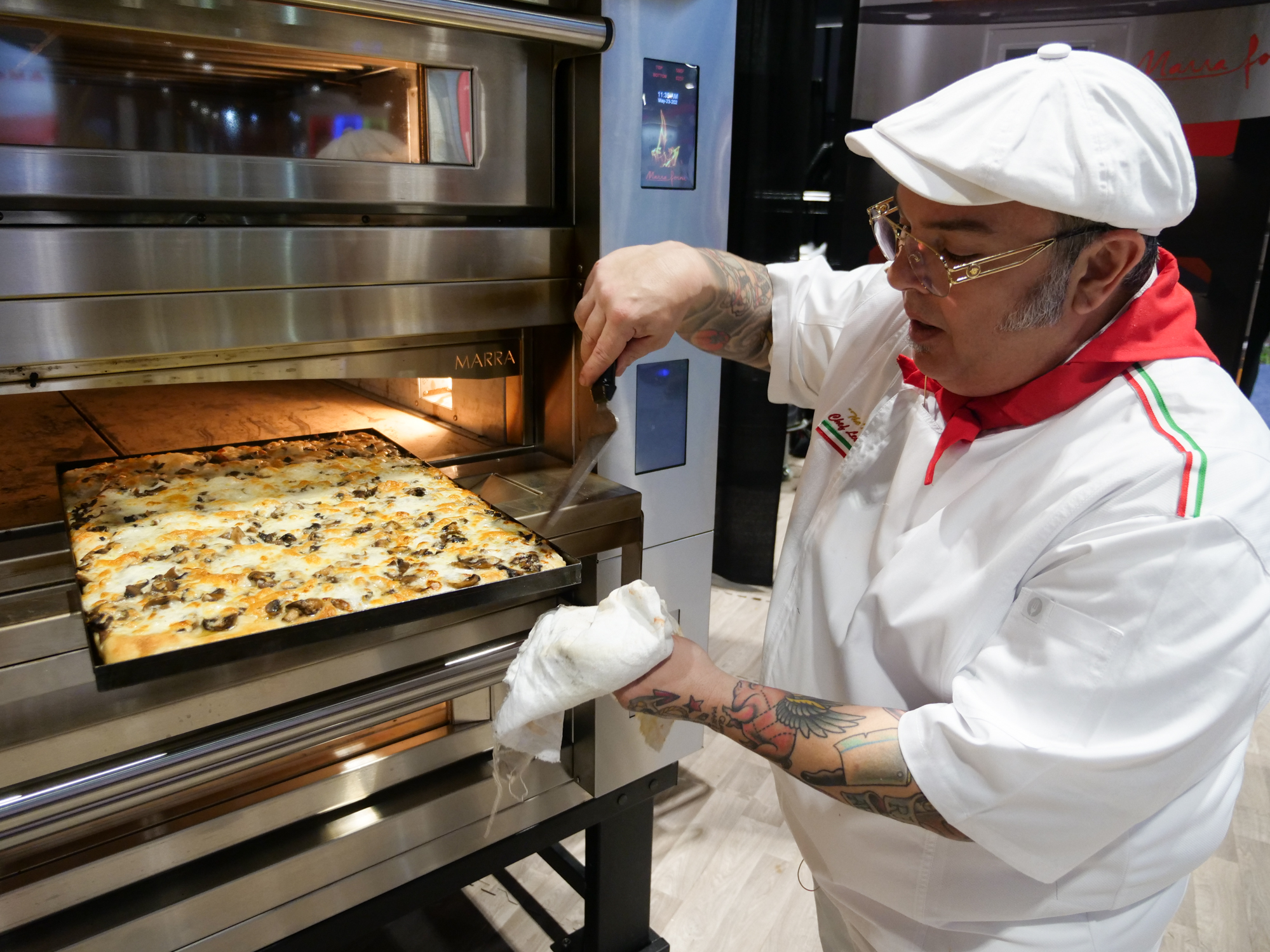 Online “Quick and Easy – the Perfect Neapolitan Pizza at Home” with Leo ...